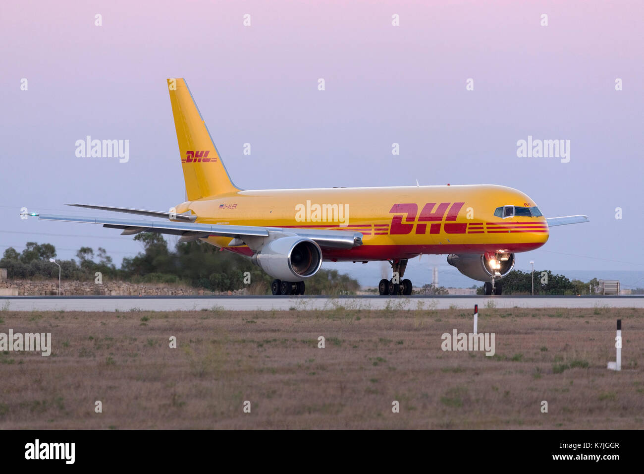 Dhl boeing 757 cargo aircraft hi-res stock photography and images - Alamy