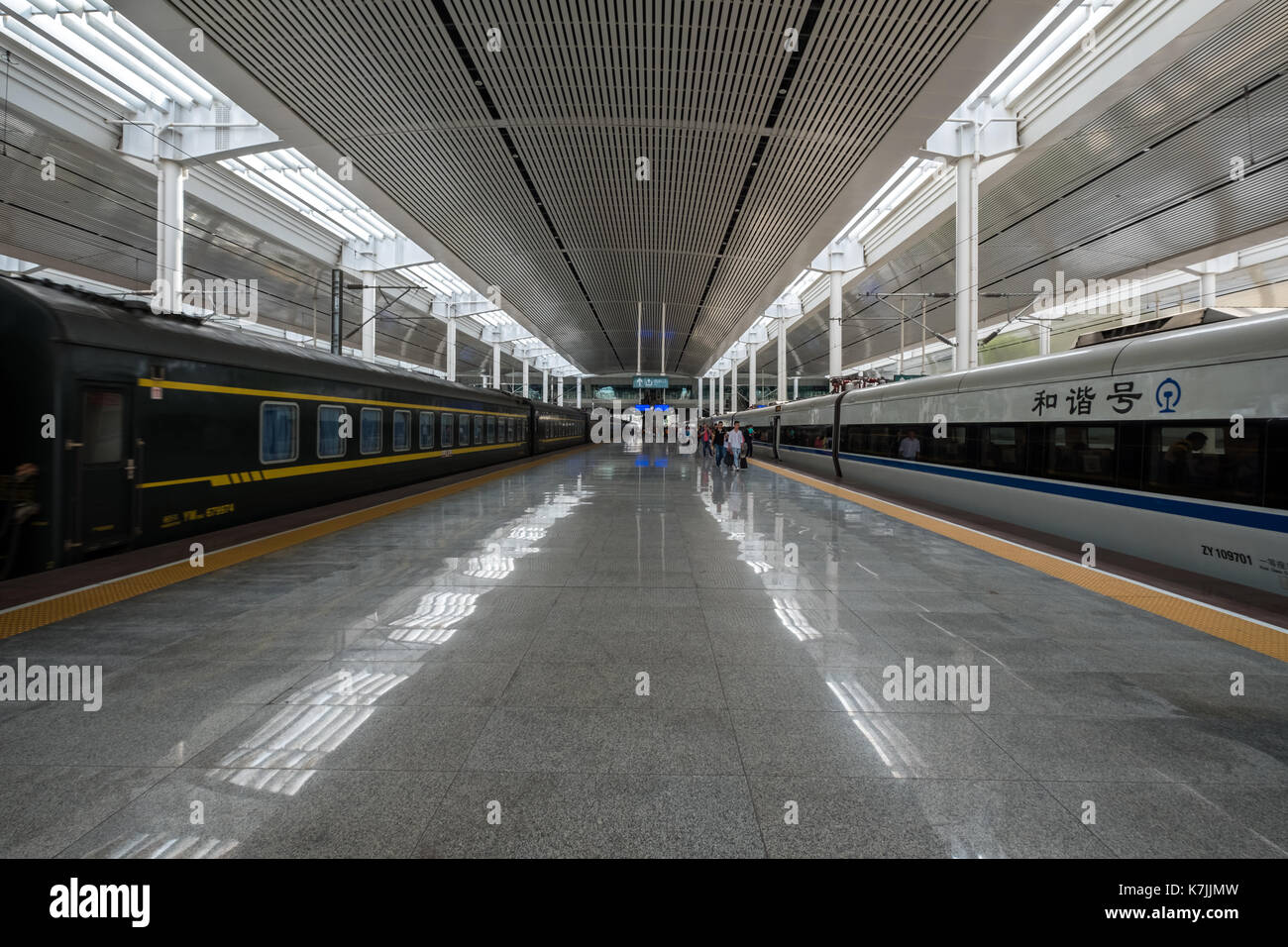 Crh train china hi-res stock photography and images - Alamy