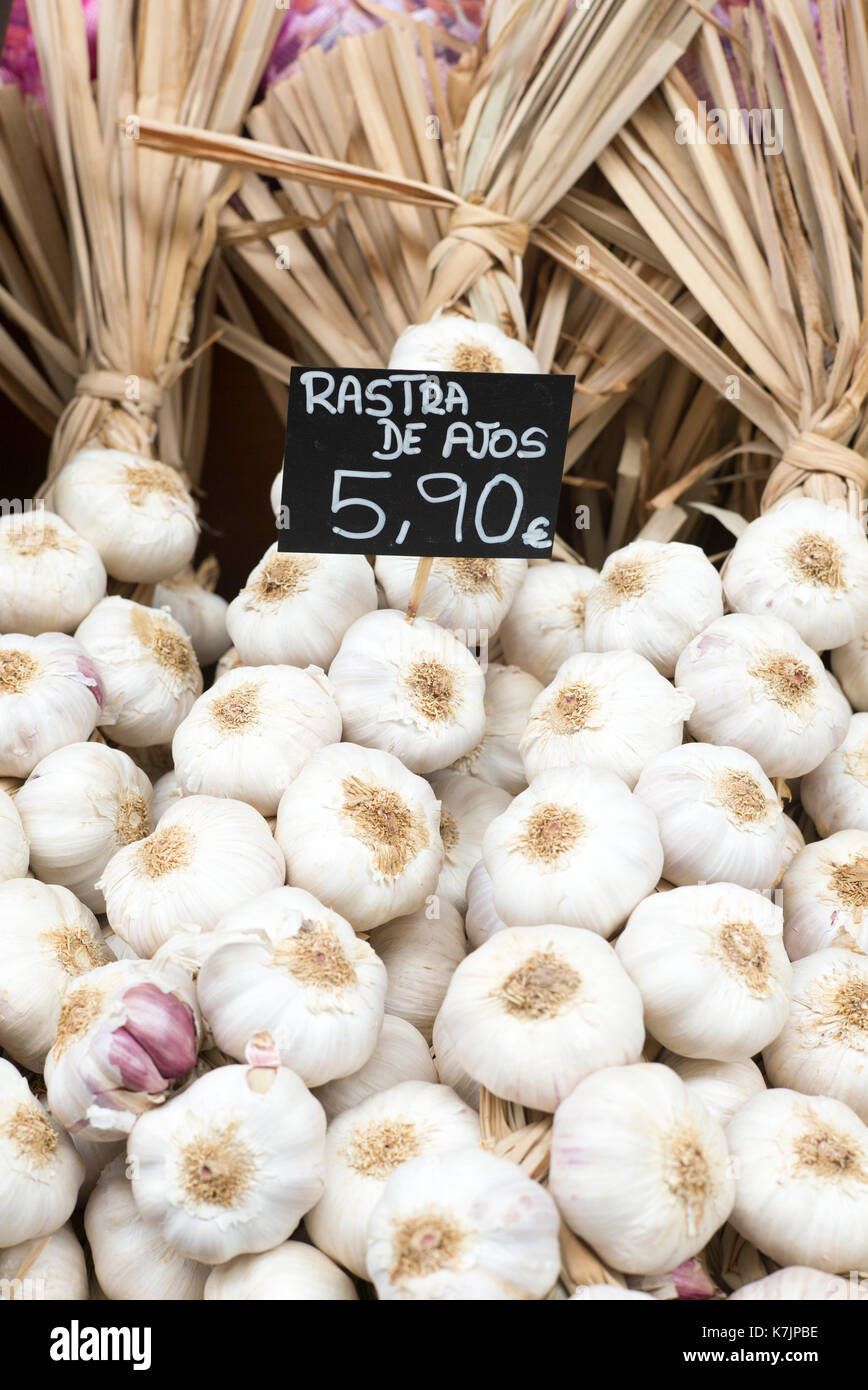 Spanish garlic in a food market in Logrono, Basque Country, Spain Stock ...