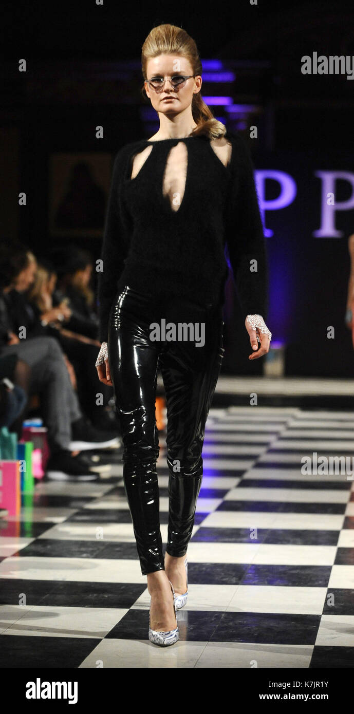 Fashion catwalk model low cut cleavage hi-res stock photography and ...