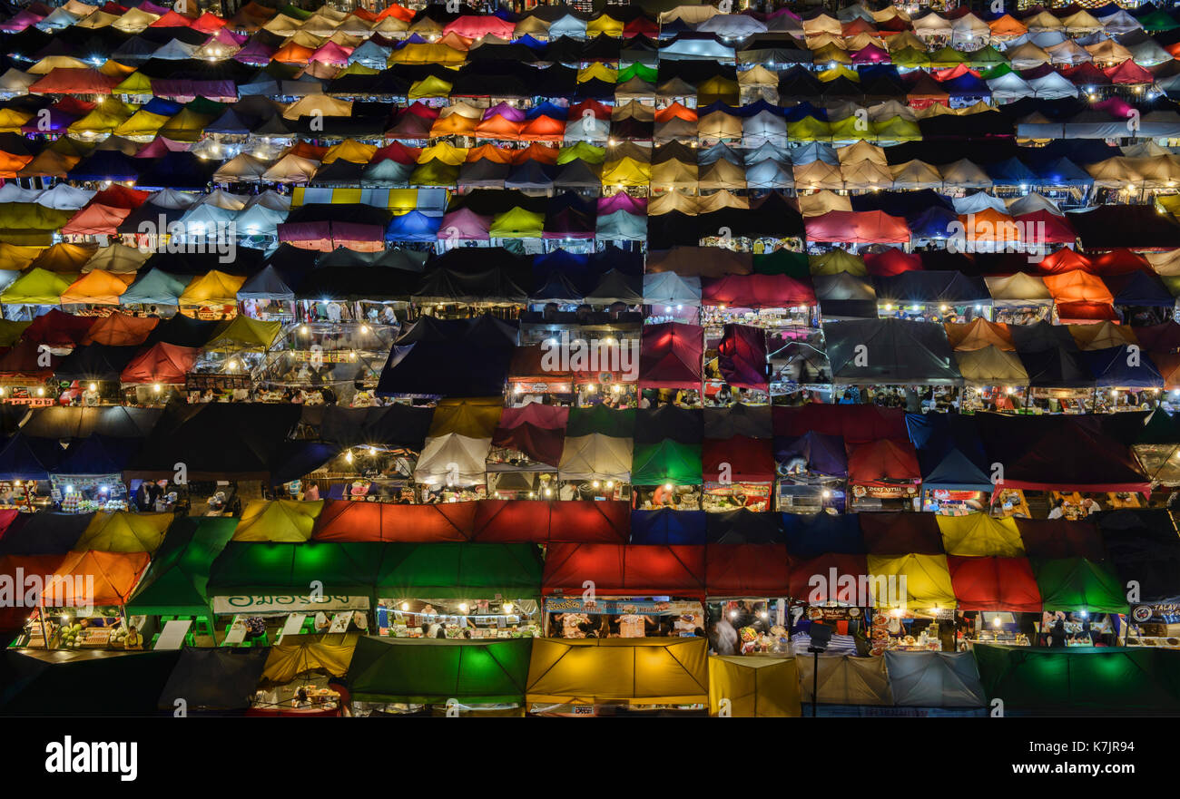 Talat rot fai night market hi-res stock photography and images - Alamy