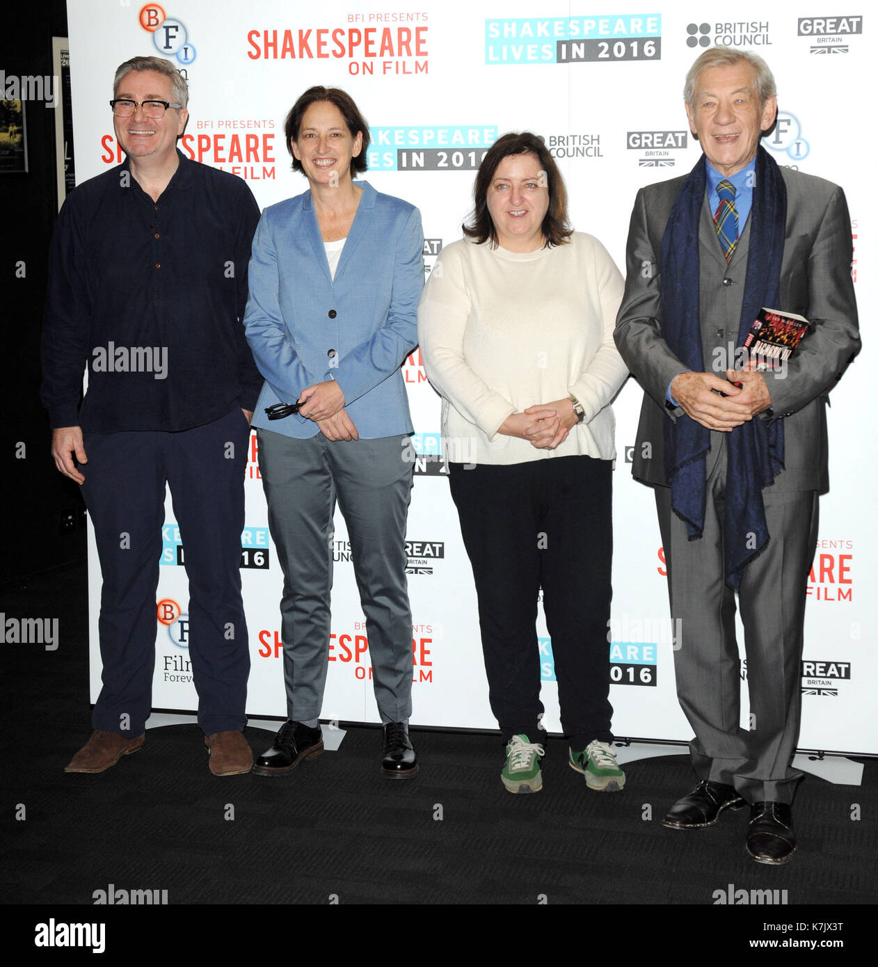 Photo Must Be Credited ©Kate Green/Alpha Press 079965 25/01/2016 Robin ...
