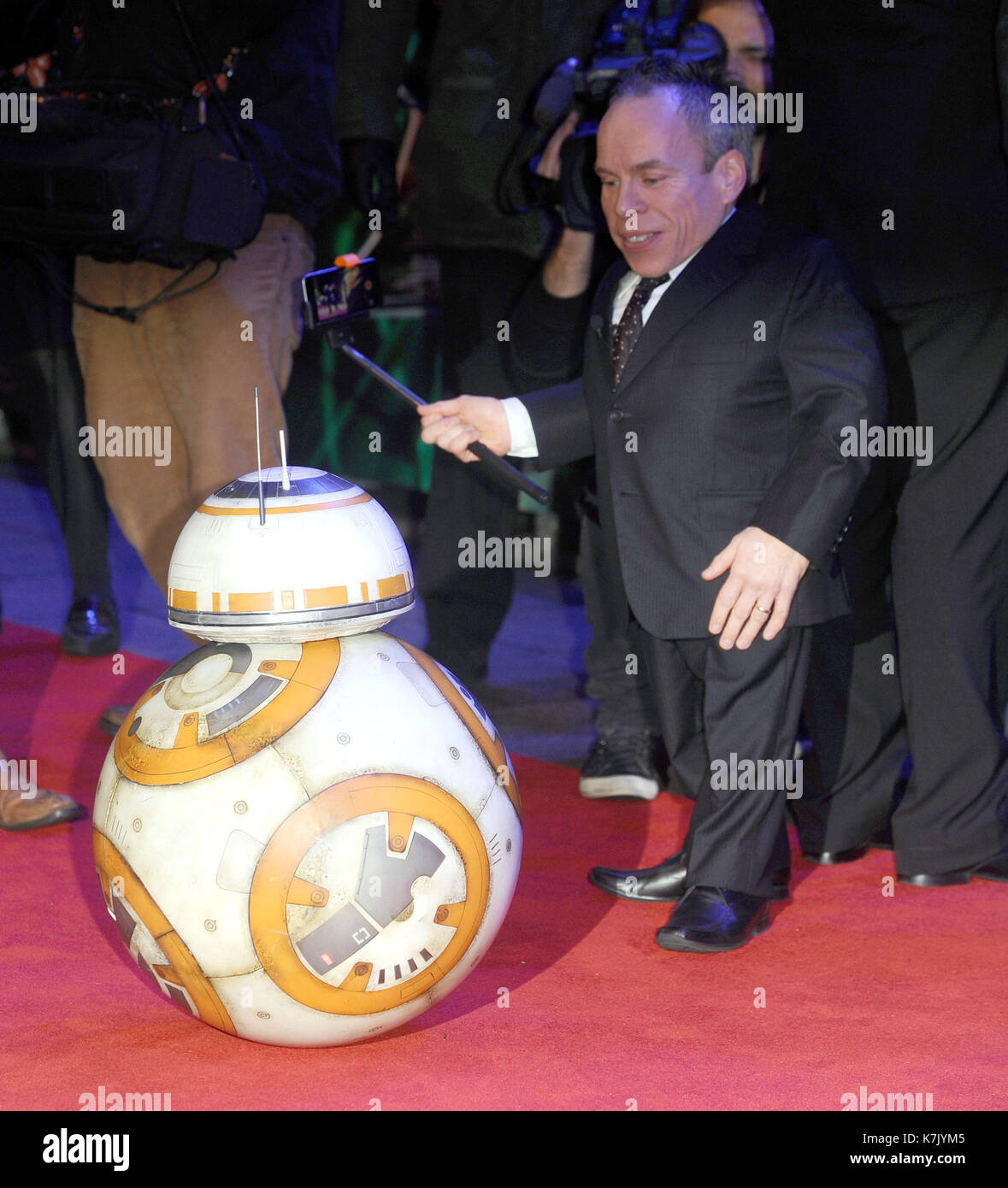 Warwick davis star wars hi-res stock photography and images - Alamy