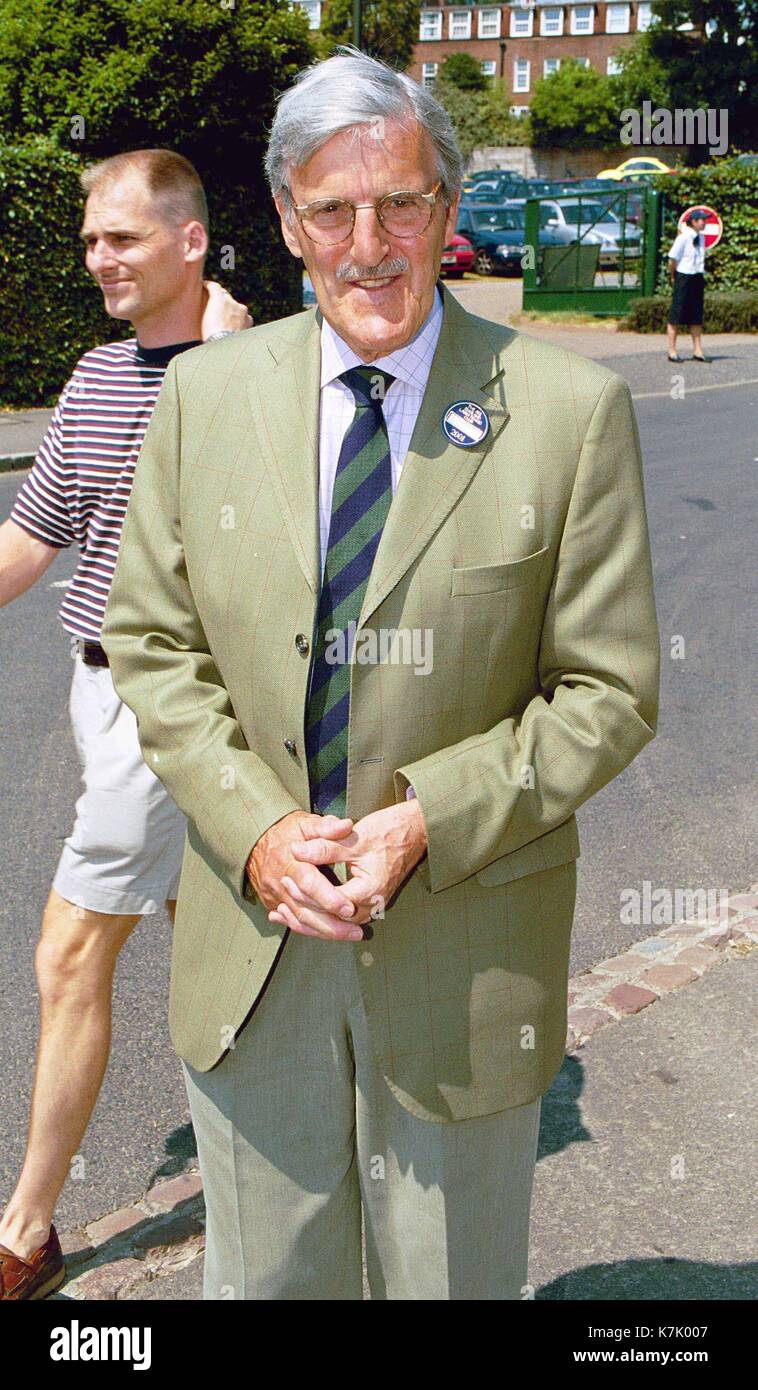2001 wimbledon championships hi-res stock photography and images - Alamy