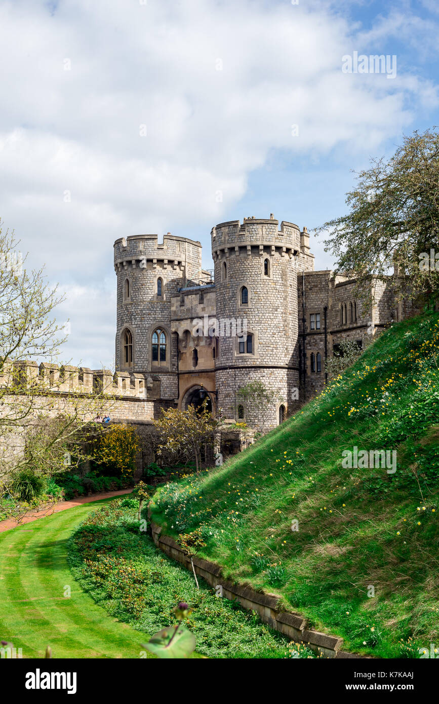 Entrance gate between two towers to inner yard of Windsor Castle ...