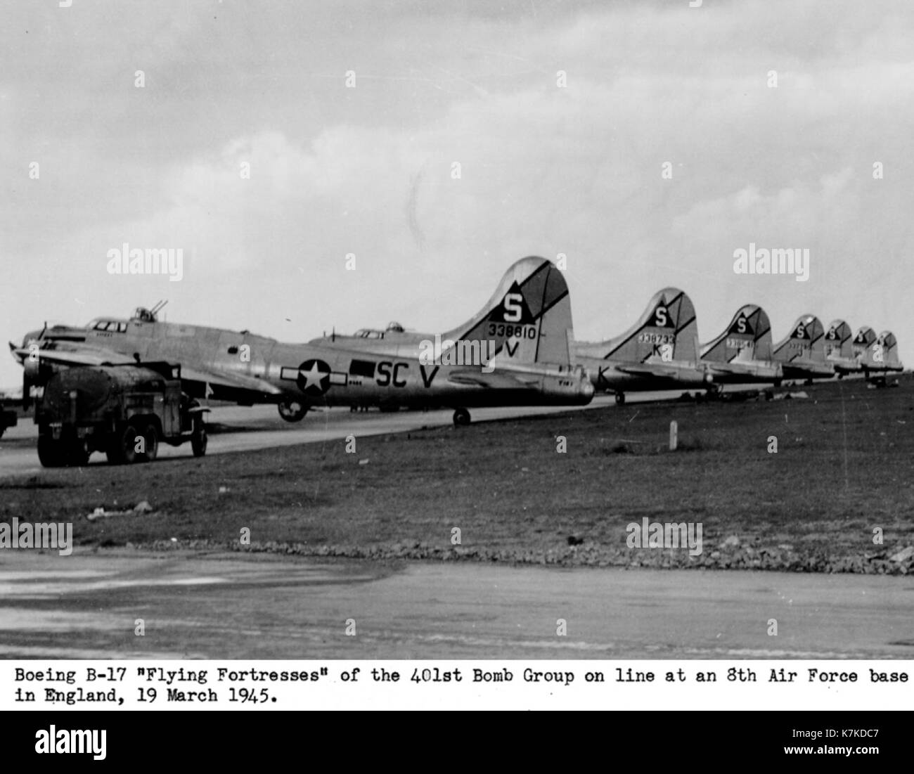 Boeing b 17 cockpit hi-res stock photography and images - Alamy
