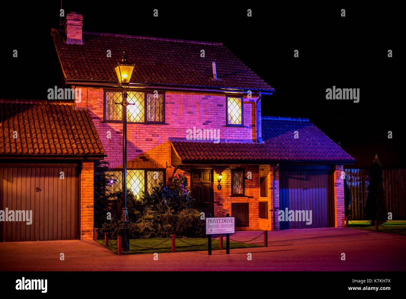 Warner brothers studio hi-res stock photography and images - Alamy