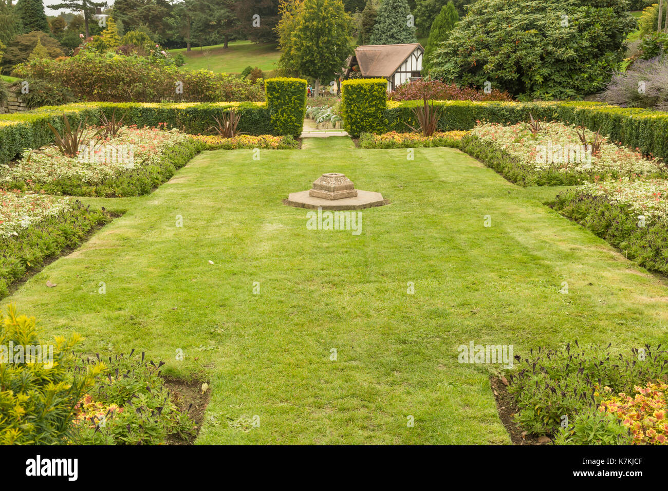 Formal garden in Calverley Grounds, Royal Tunbridge Wells Stock Photo ...