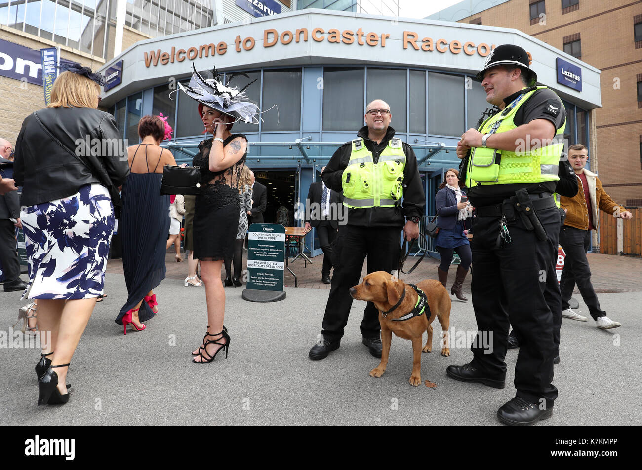 Doncaster racecourse stand hi-res stock photography and images - Alamy