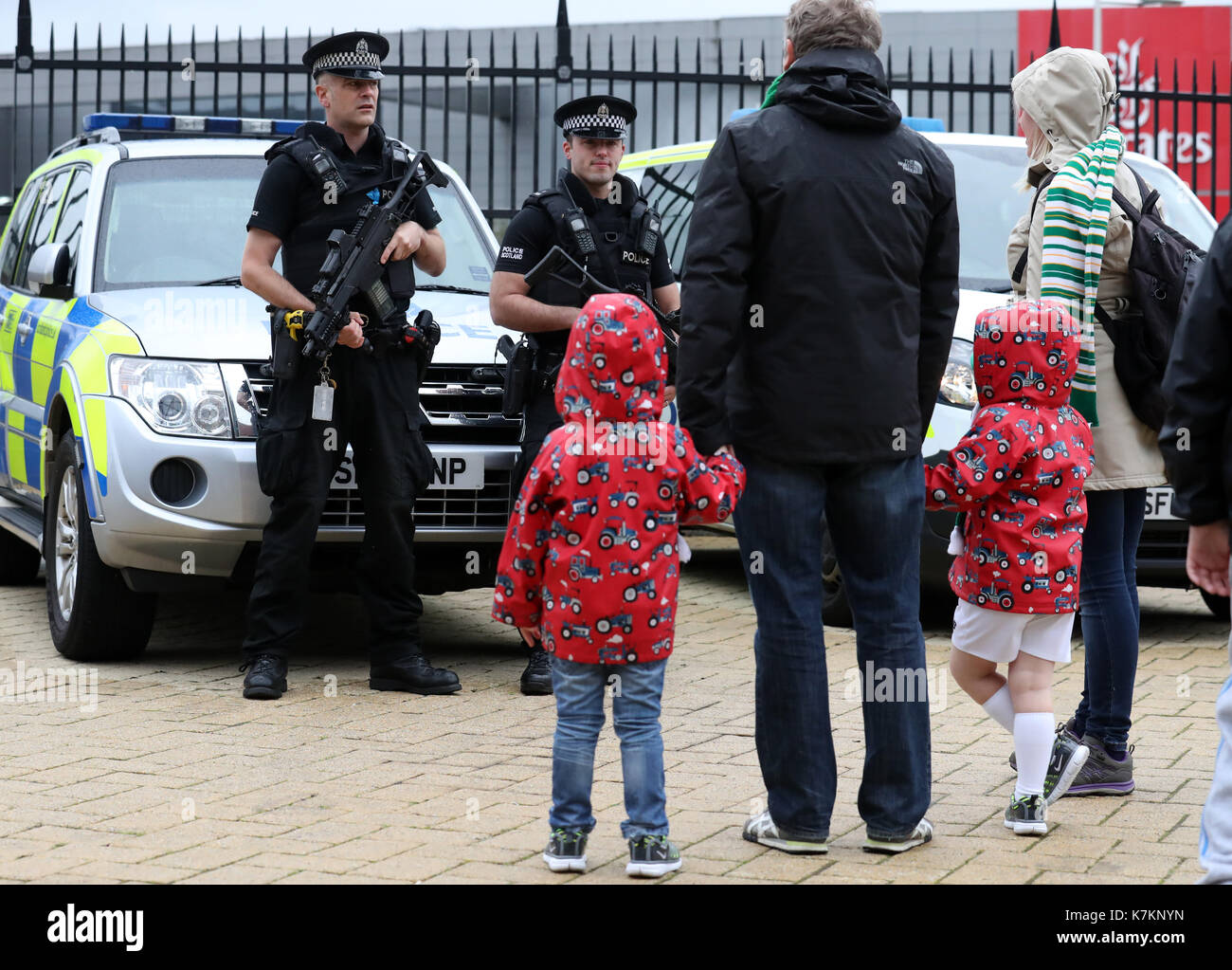Scottish armed police hi-res stock photography and images - Alamy