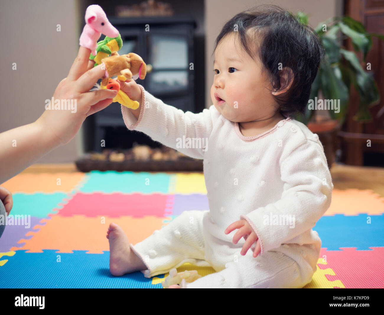 Family of finger puppets hi-res stock photography and images - Alamy