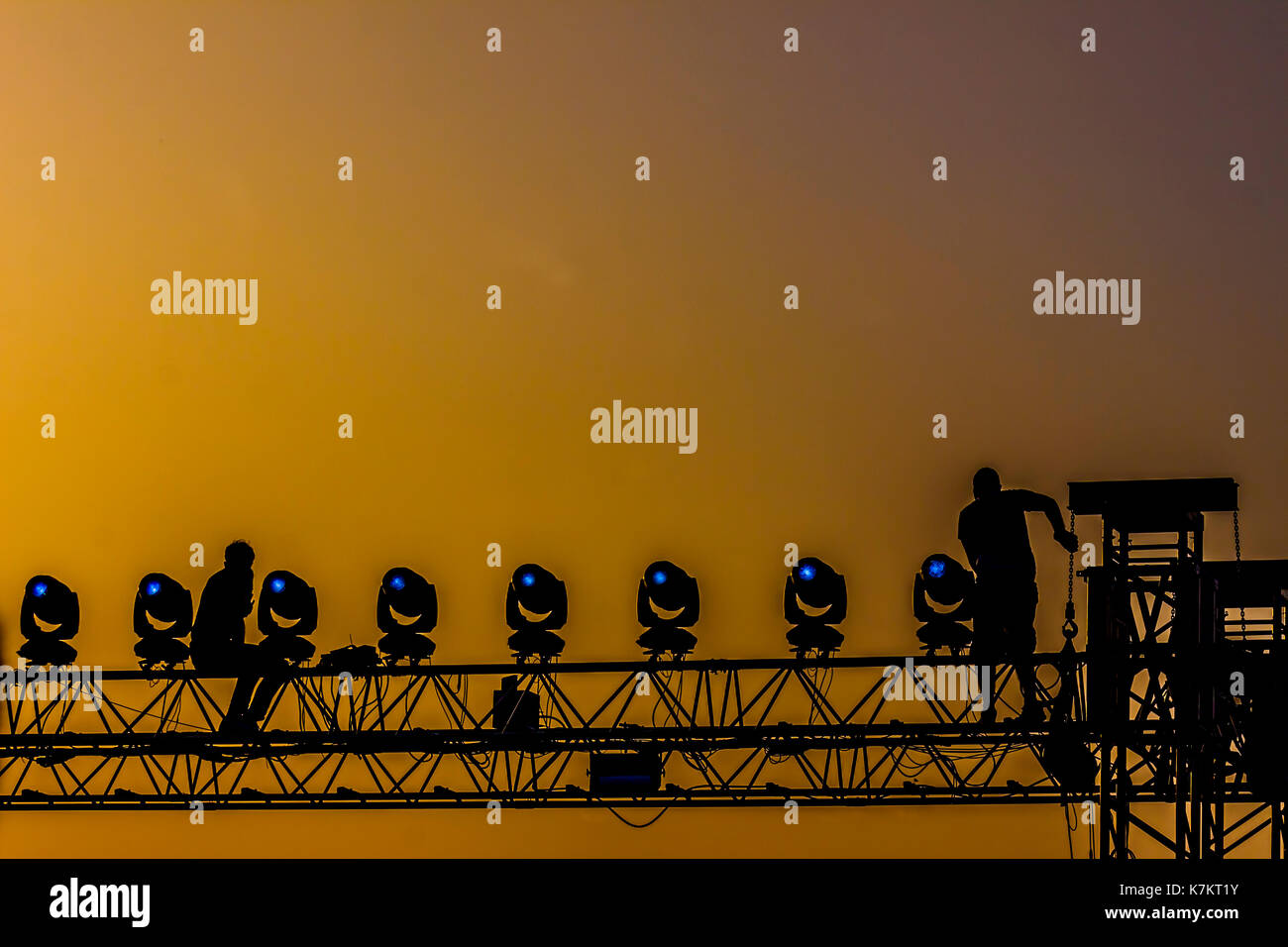 Workers on concert structure hi-res stock photography and images - Alamy