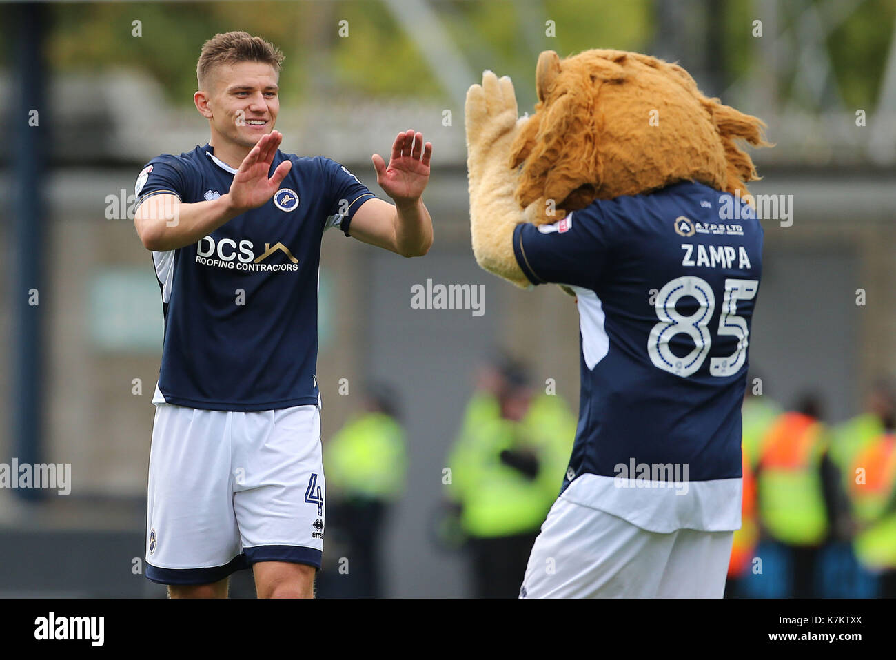 Millwall mascot hi-res stock photography and images - Alamy