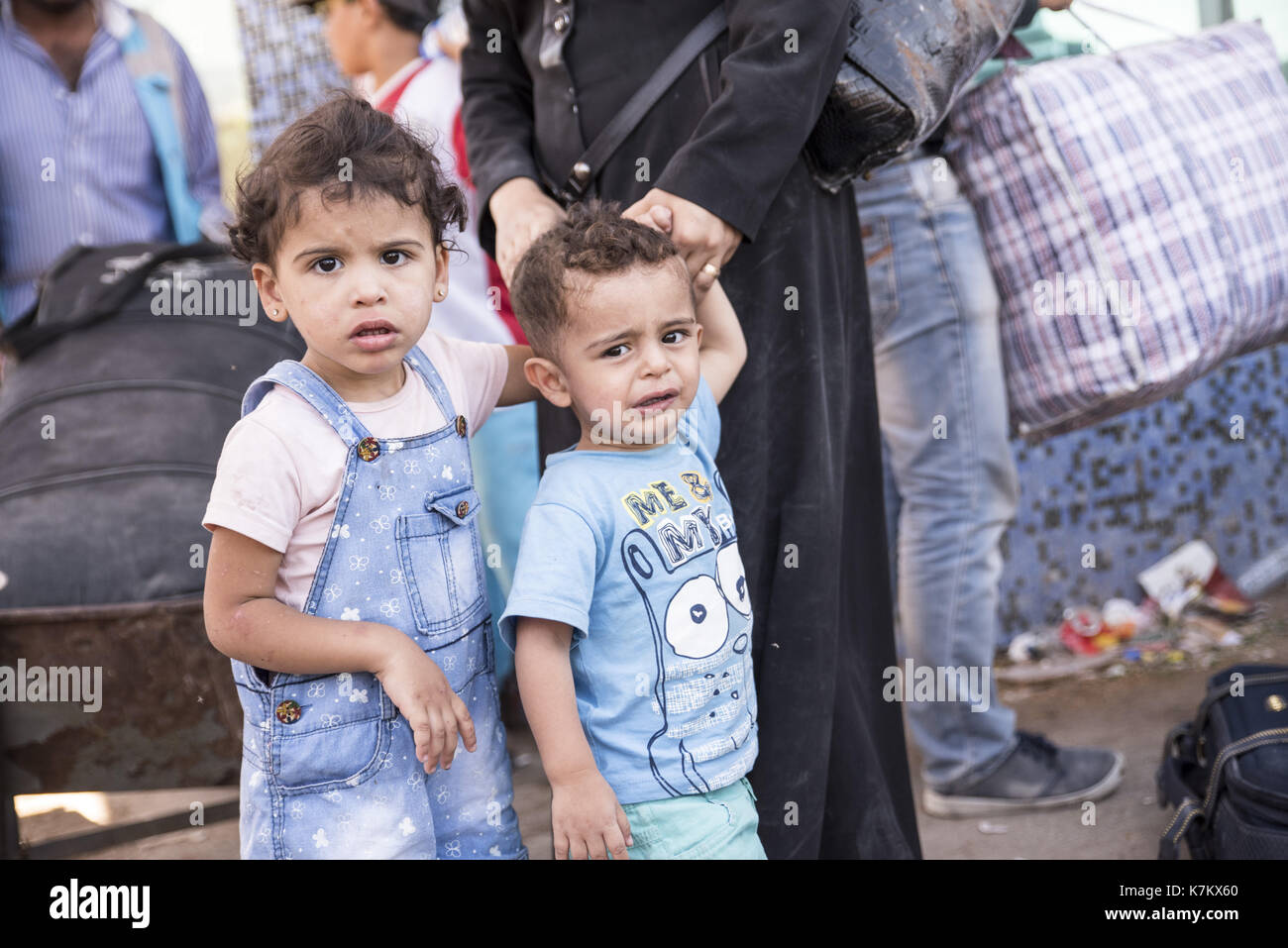 Syrian refugees (mainly from Aleppo and Idlib) entering Turkey in Kilis ...