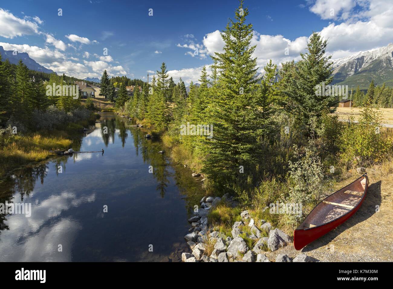 Chinook canoe hi-res stock photography and images - Alamy