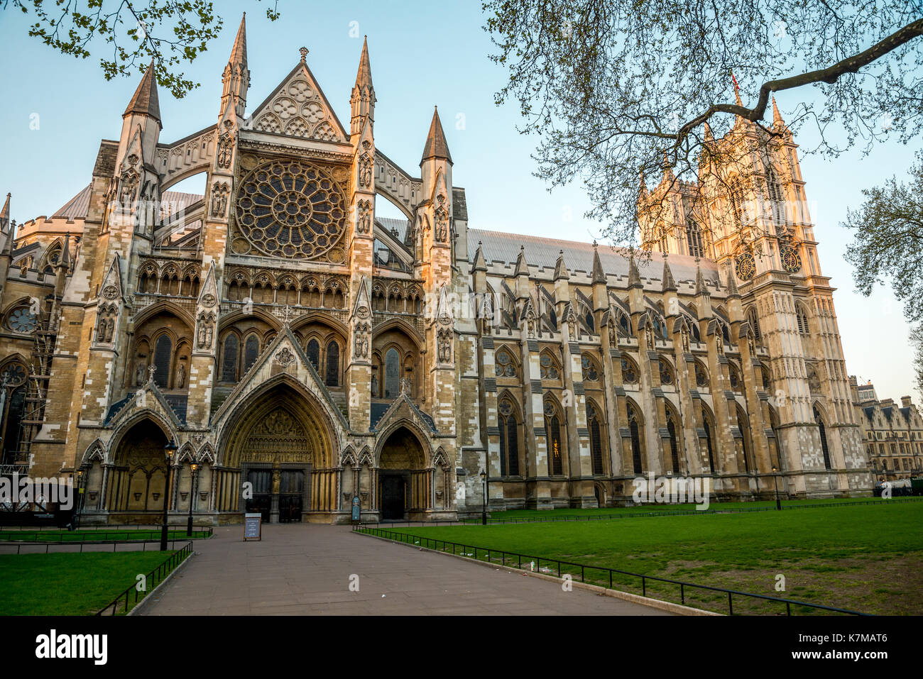 Westminster abbey west entrance hi-res stock photography and images - Alamy