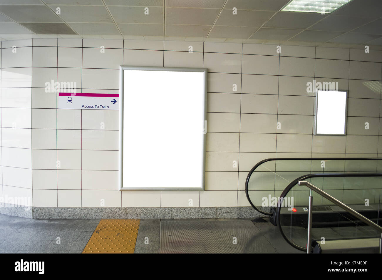 London underground sign blank hi-res stock photography and images - Alamy
