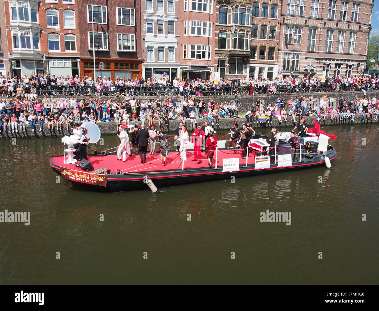Boat 24 Luna Lunettes Vari%%C3%%A9t%%C3%%A9, Canal Parade Amsterdam ...