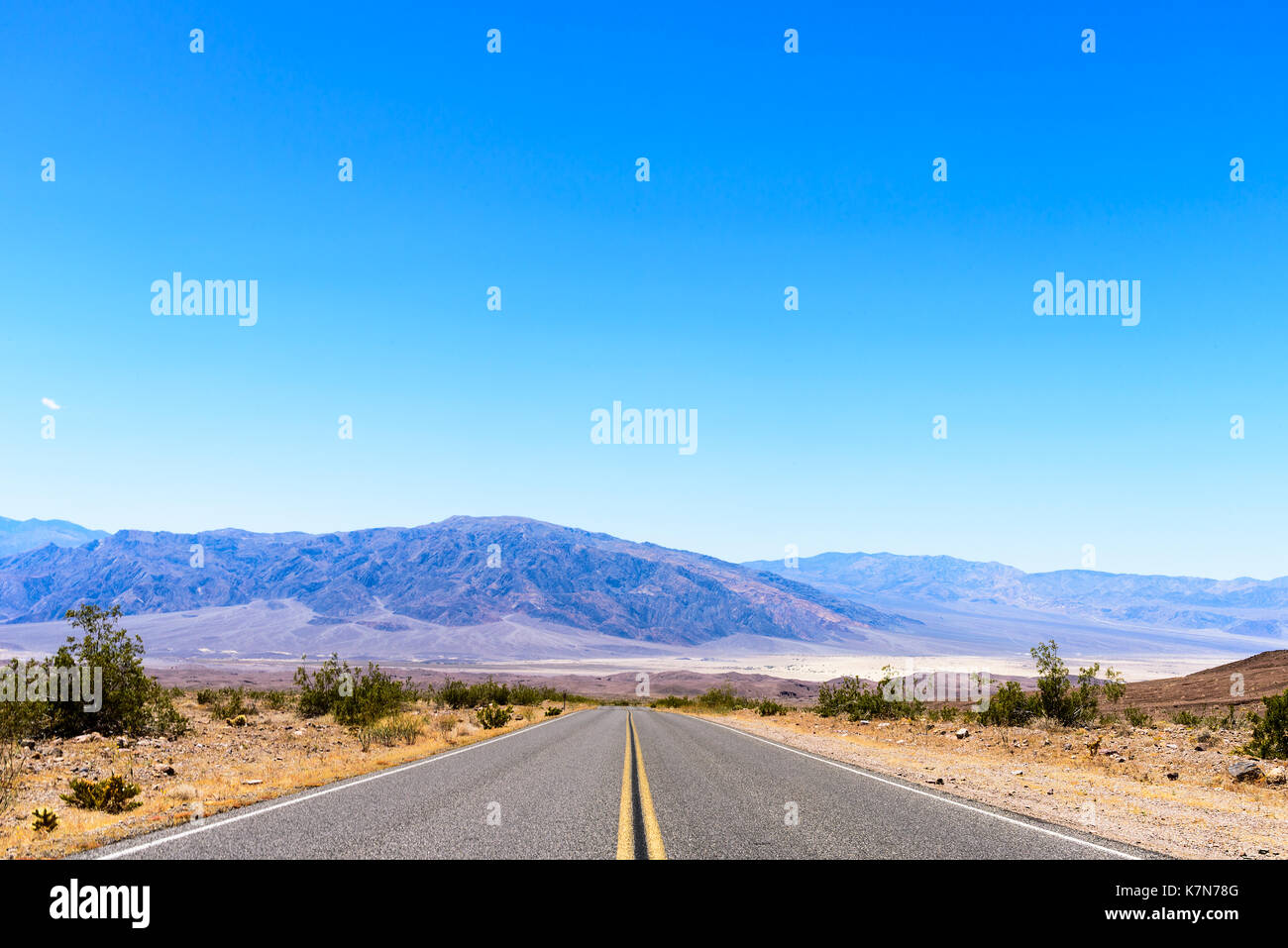 Middle of the road Stock Photo - Alamy
