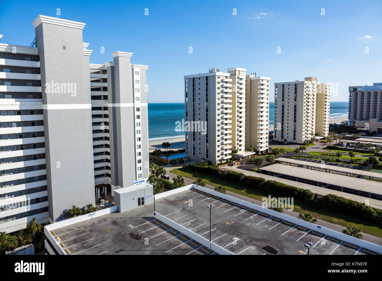 High rise parking garage hi-res stock photography and images - Alamy