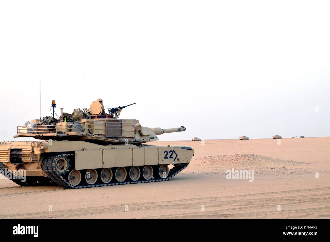 US M1A2 Abrams main battle tank scans its sector Stock Photo - Alamy