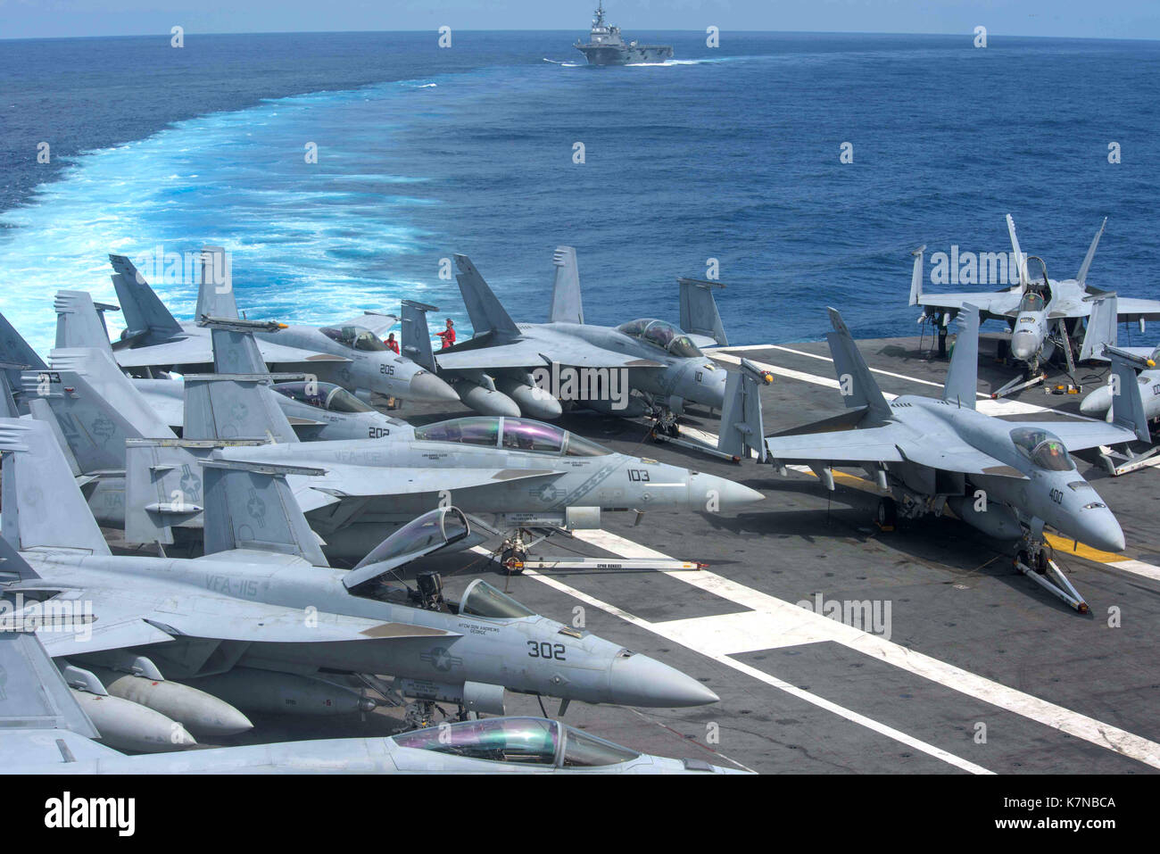 USS Ronald Reagan (CVN 76) Flight Deck Stock Photo - Alamy