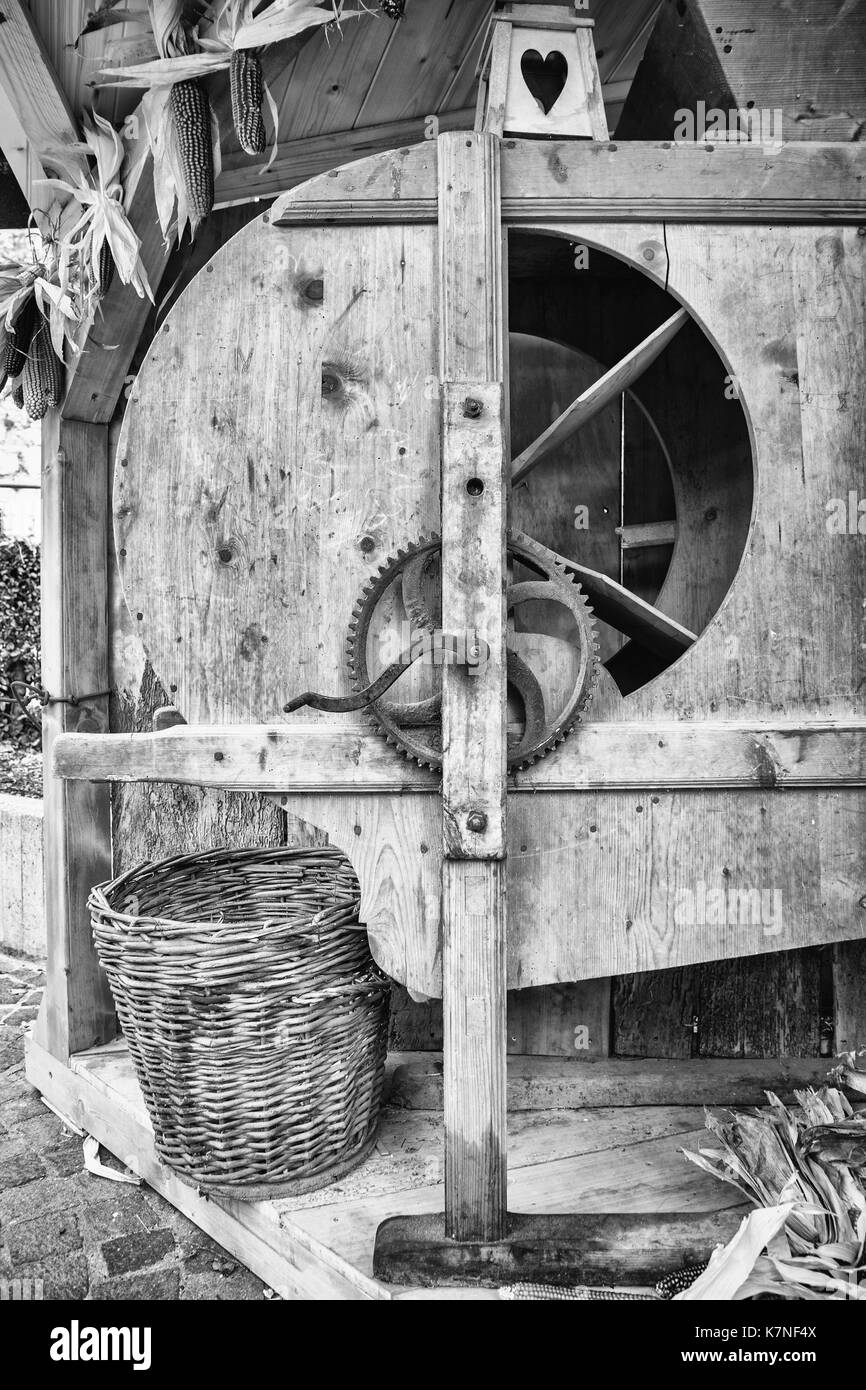 Manual machine hi-res stock photography and images - Alamy