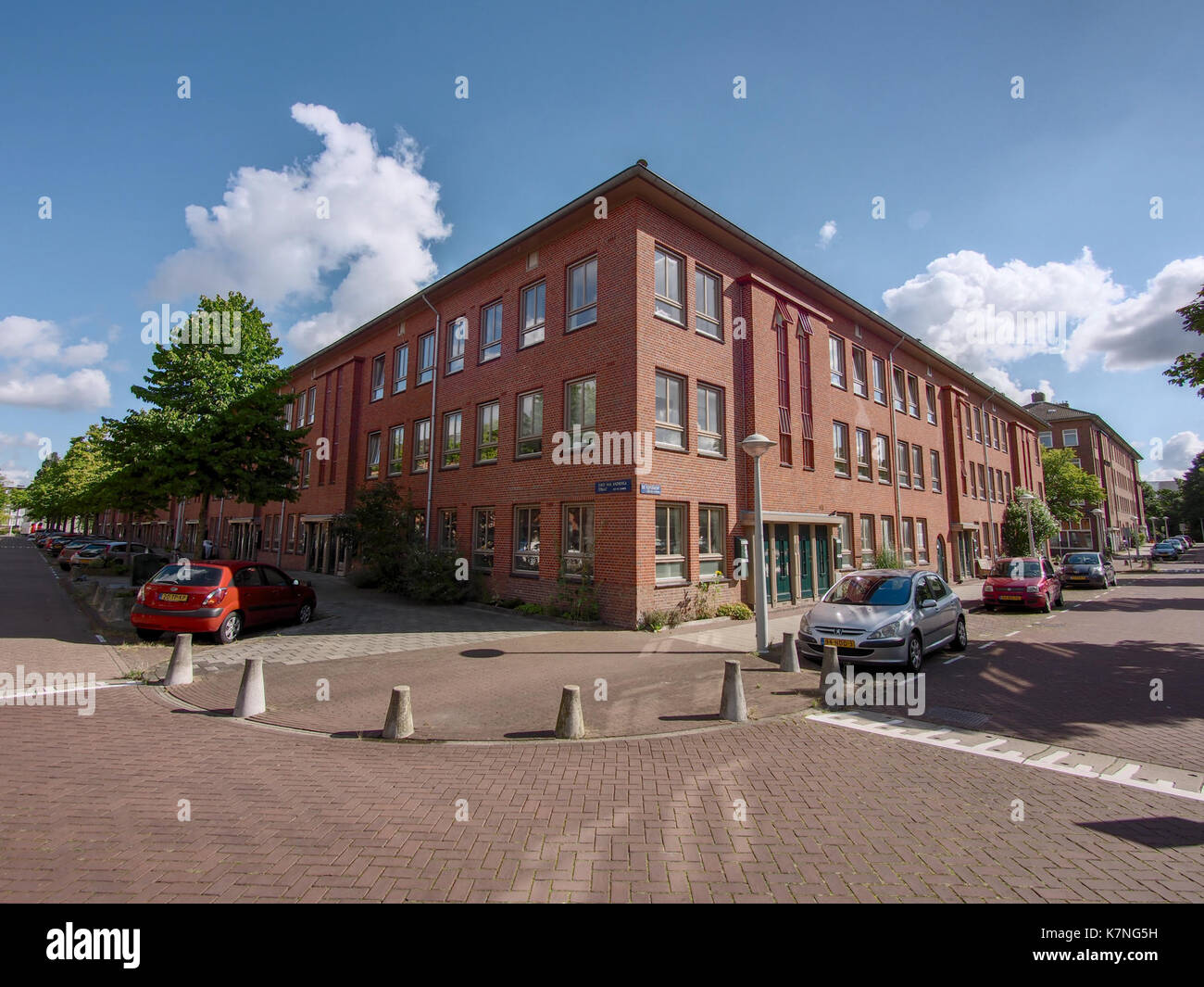 The image depicts the intersection of Rijpgracht and Joris van ...