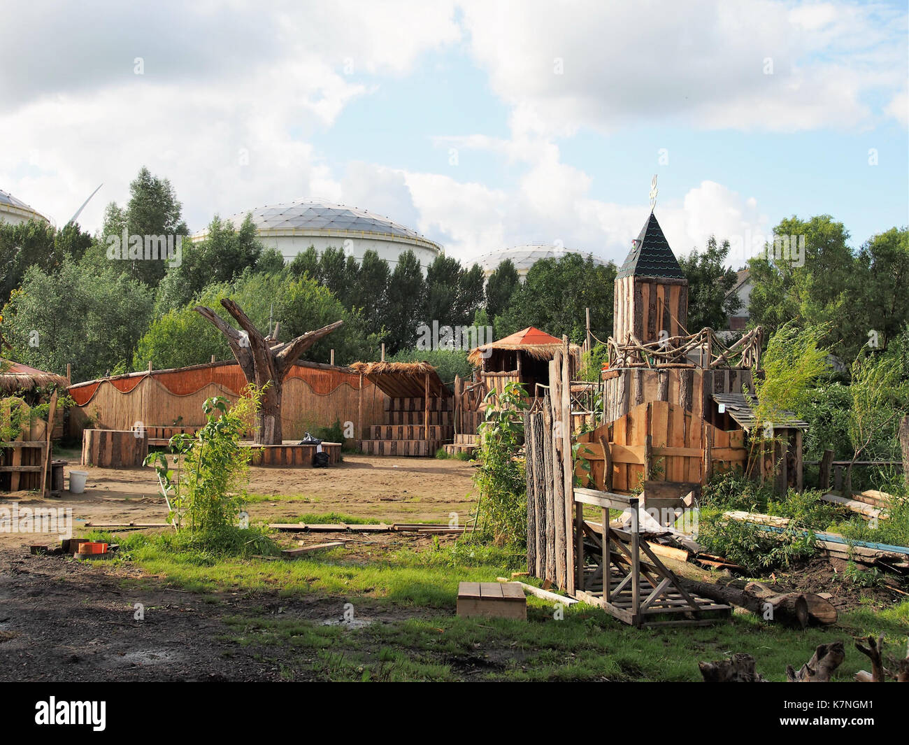 Ruigoord foto 73 features a photograph of Ruigoord, a village in the ...