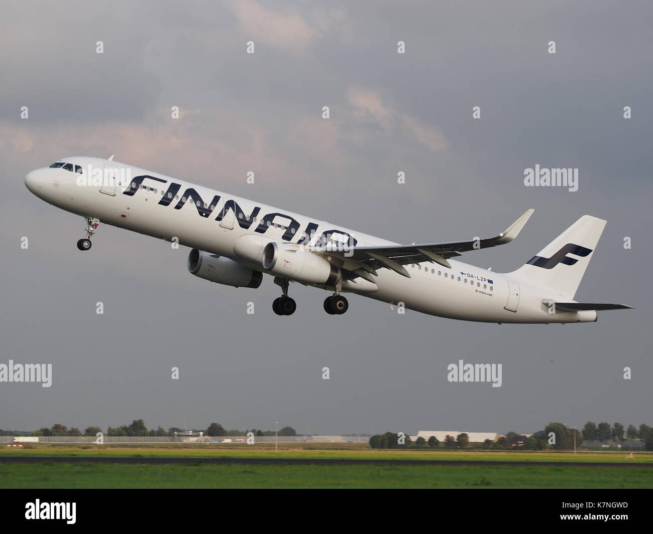 The image shows a Finnair Airbus A321-231(WL) taking off from Schiphol ...