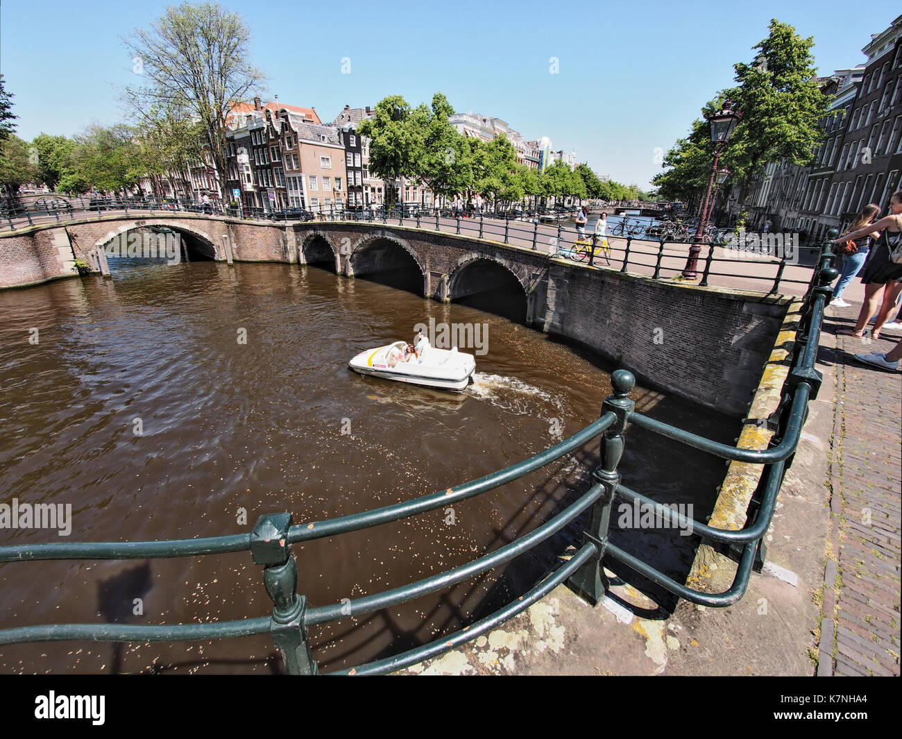 This image shows bridges 38 and 39 over the Reguliersgracht canal ...