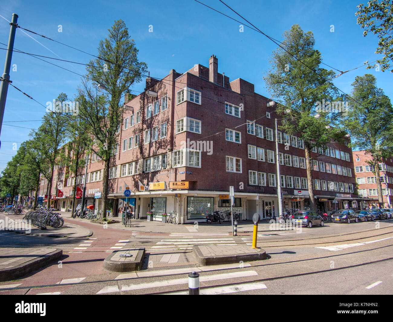 This image depicts the corner of Hoofddorpplein and Heemstedestraat ...