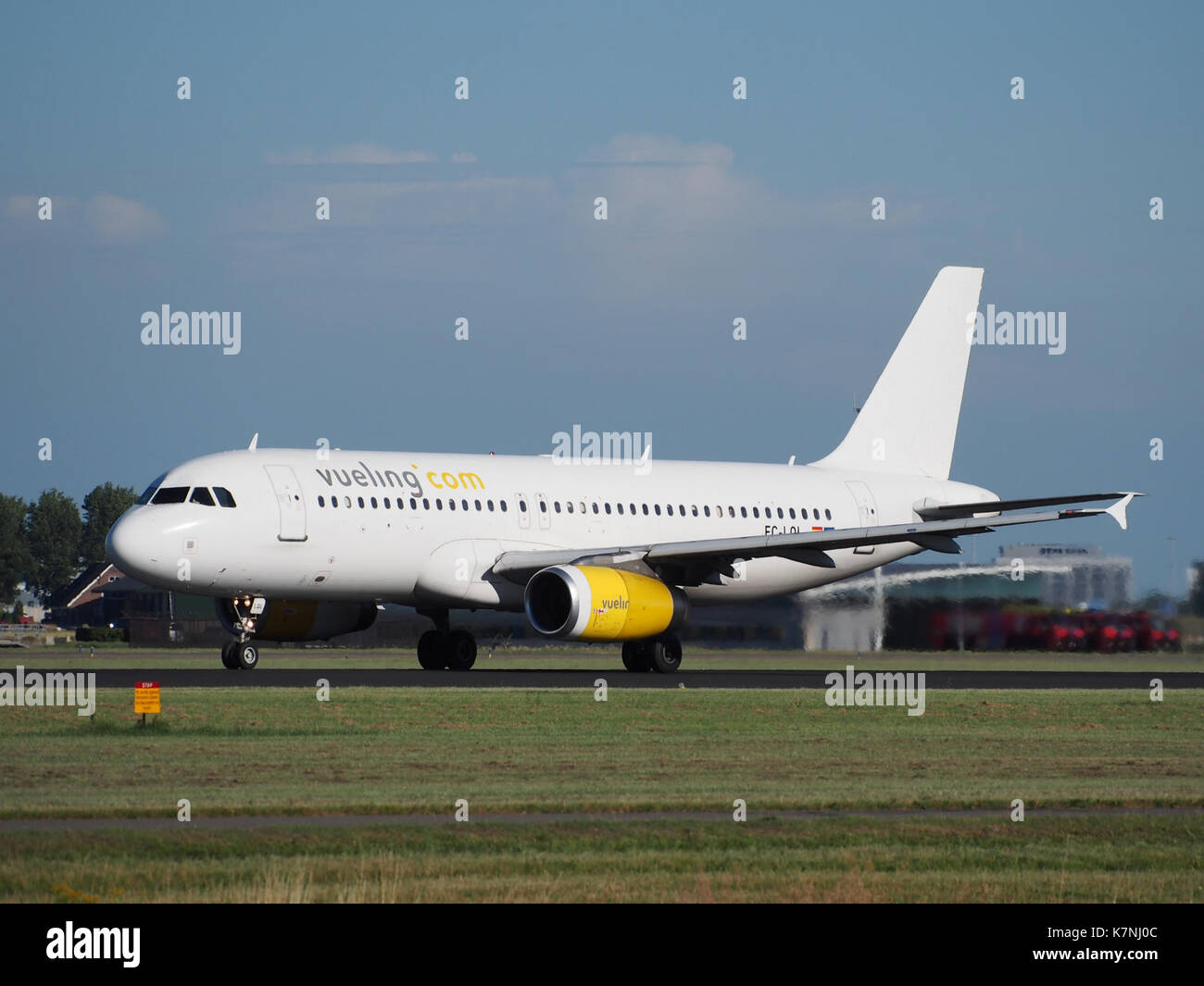 EC-LQL Vueling Airbus A320-232 cn1749 takeoff from Schiphol (AMS - EHAM ...