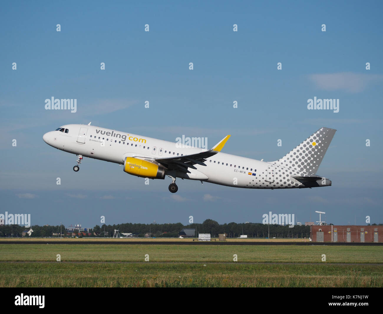 EC-MFM Vueling Airbus A320-232(WL) cn6571 takeoff from Schiphol (AMS ...