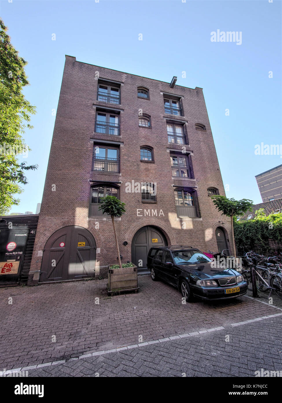 This photograph captures an image of Prinseneiland, a small island ...