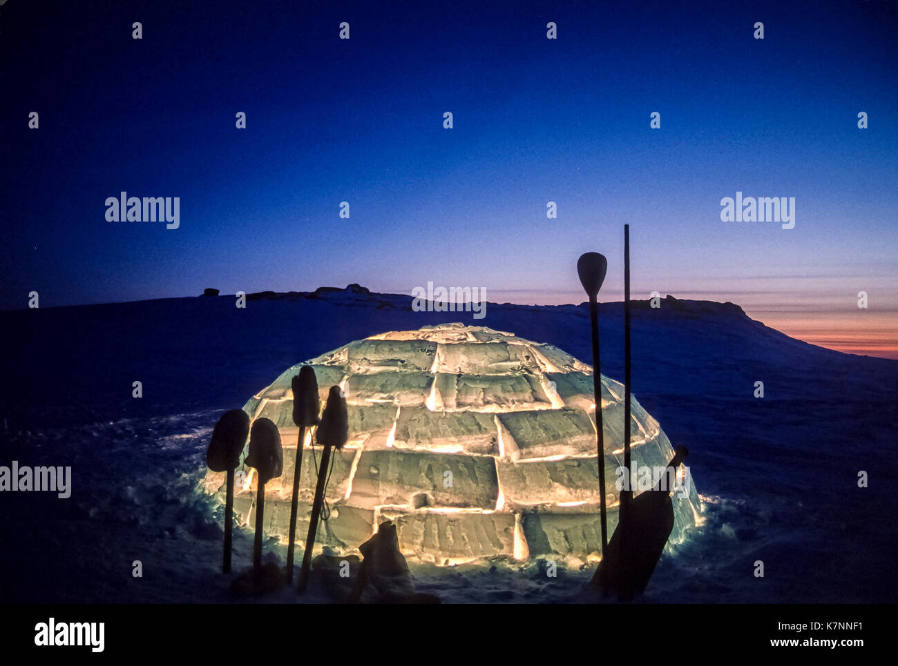 Igloo inuit hi-res stock photography and images - Alamy