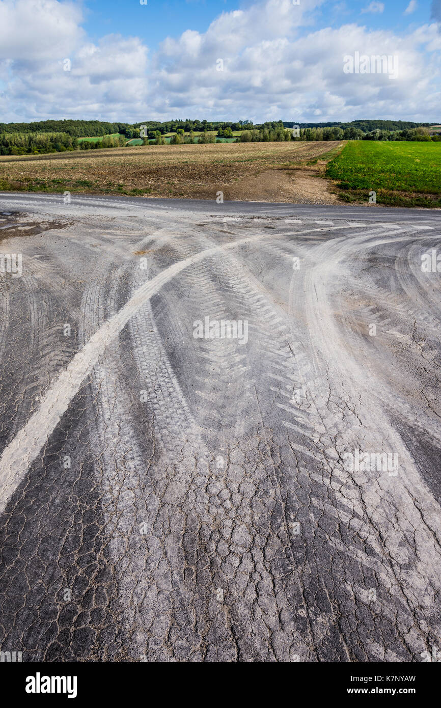 Road farm vehicles hi-res stock photography and images - Alamy