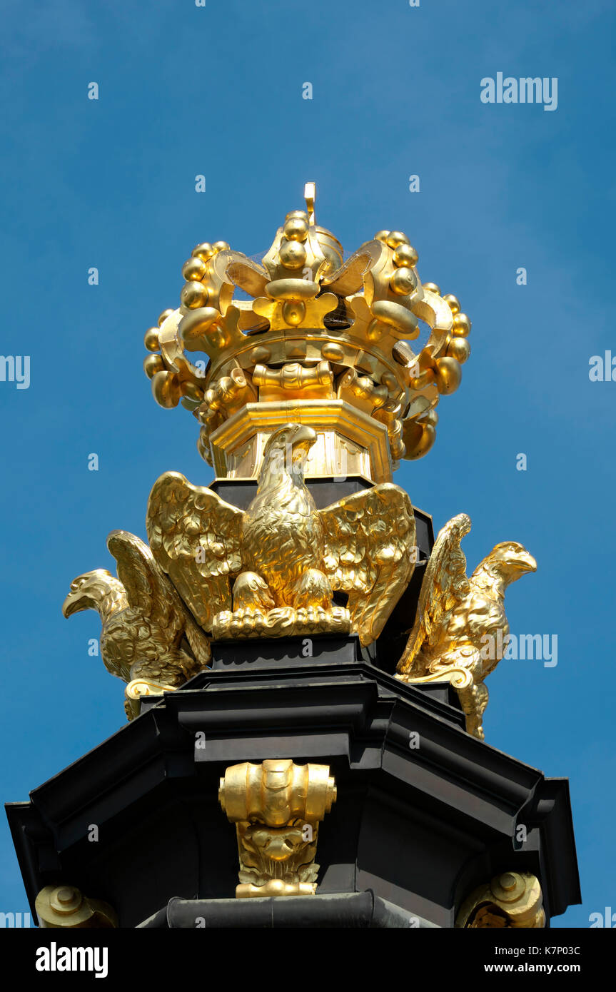 Golden crown hi-res stock photography and images - Alamy