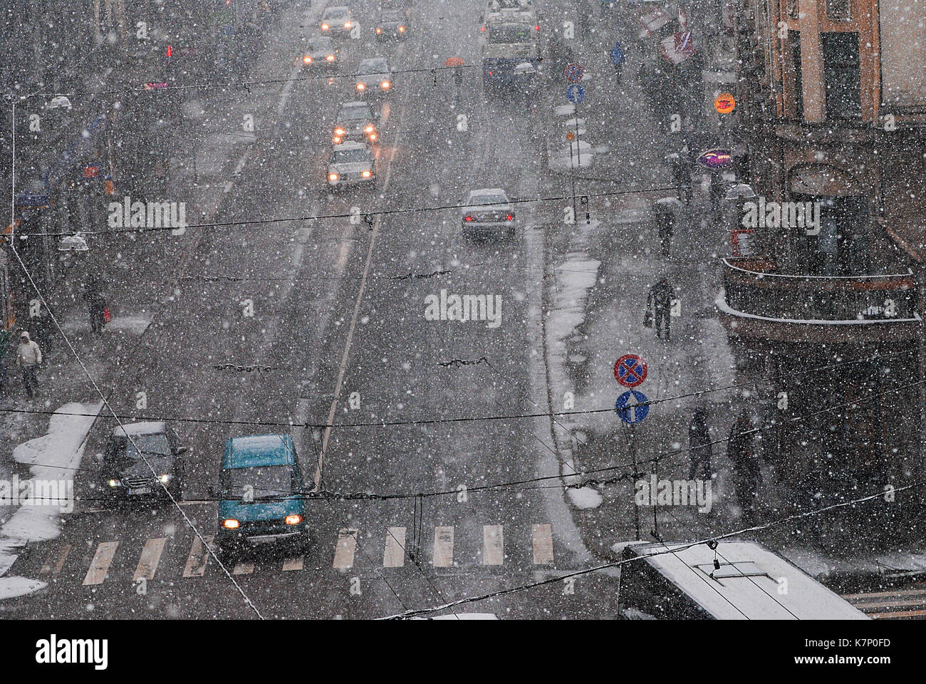 Snowstorm in the city center Stock Photo - Alamy