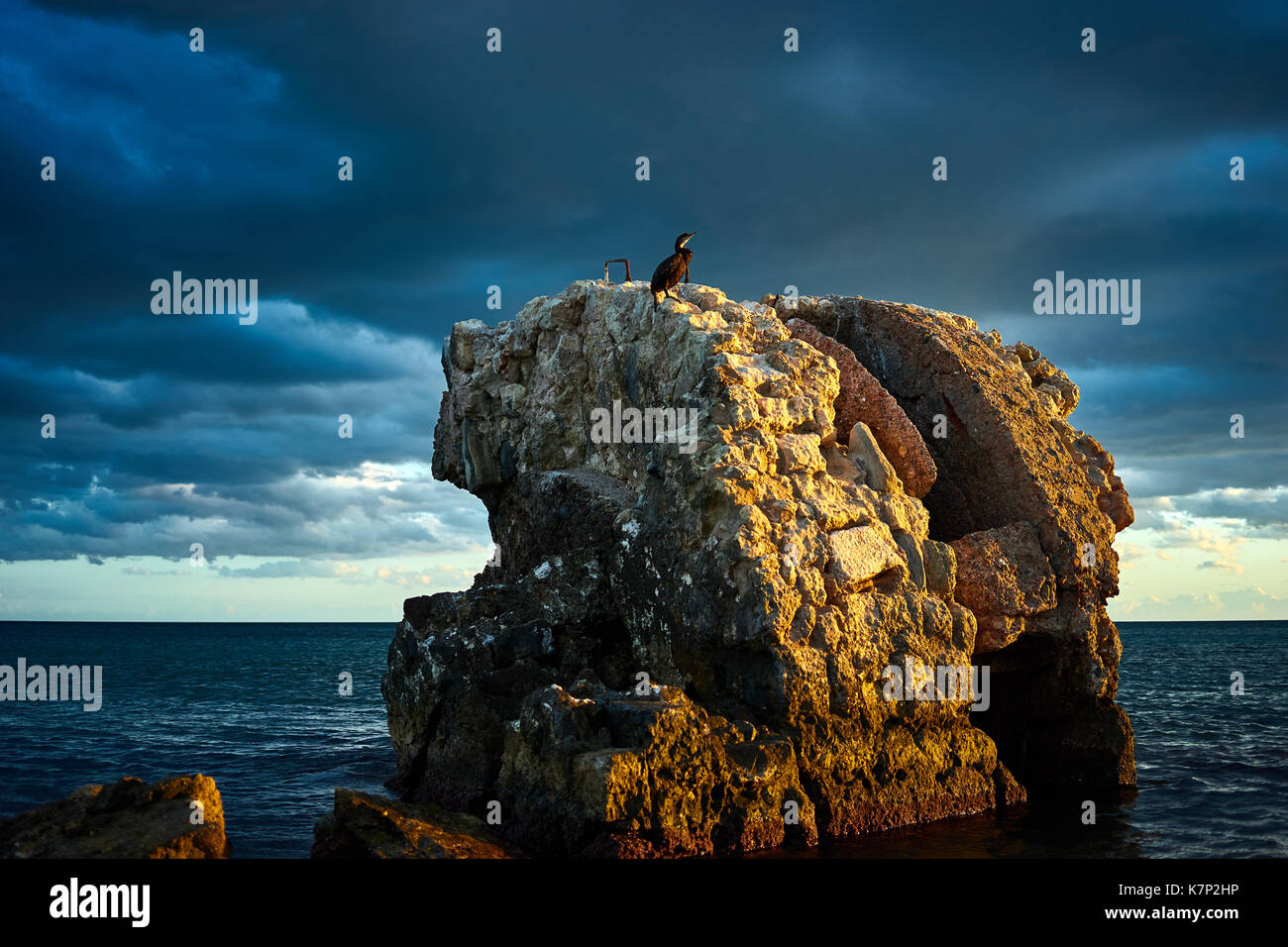 Ruin ocean hi-res stock photography and images - Alamy