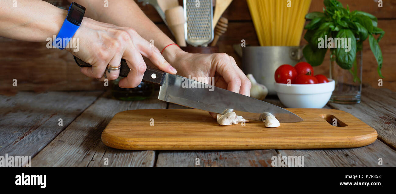 Chef chops fresh green hi-res stock photography and images - Alamy