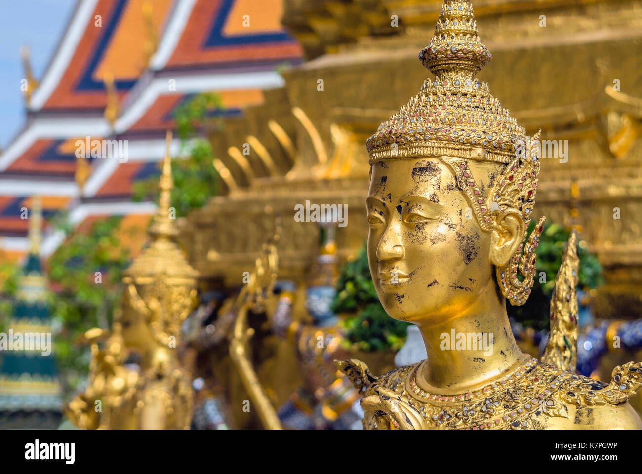 Half bird half human statue hi-res stock photography and images - Alamy