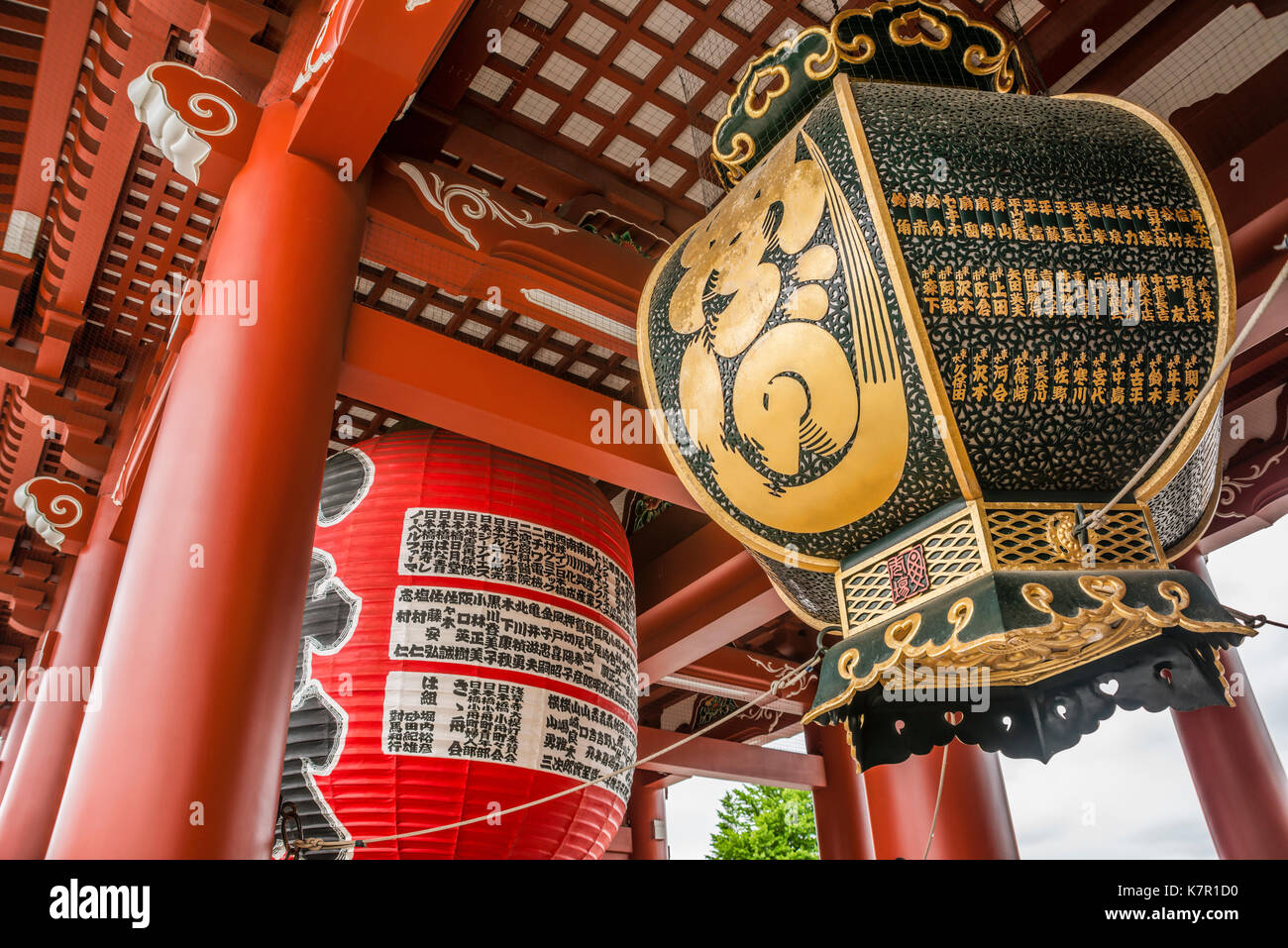 Ancient Edo era paper lantern at entrance of Asakusa Kannon Temple ...