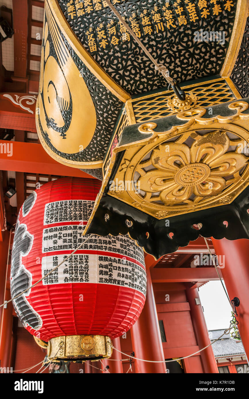 Ancient Edo era paper lantern at entrance of Asakusa Kannon Temple ...