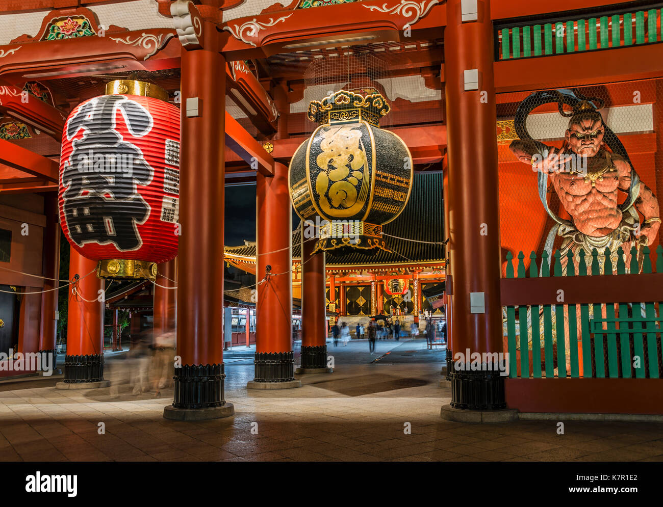 Ancient Edo era paper lantern at Hozomon entrance of Asakusa Kannon ...