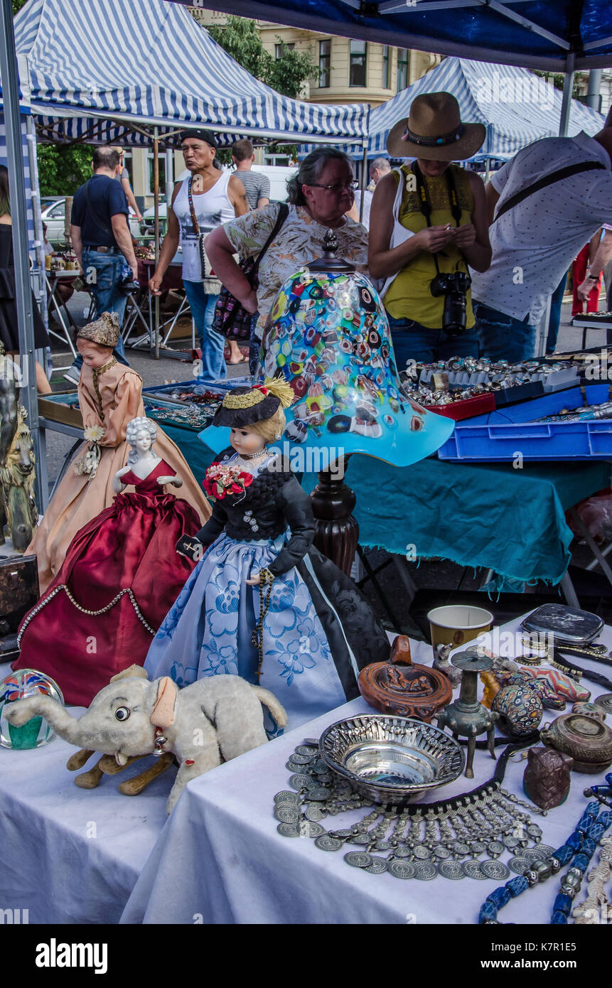 Flohmarkt naschmarkt in vienna hi-res stock photography and images - Alamy