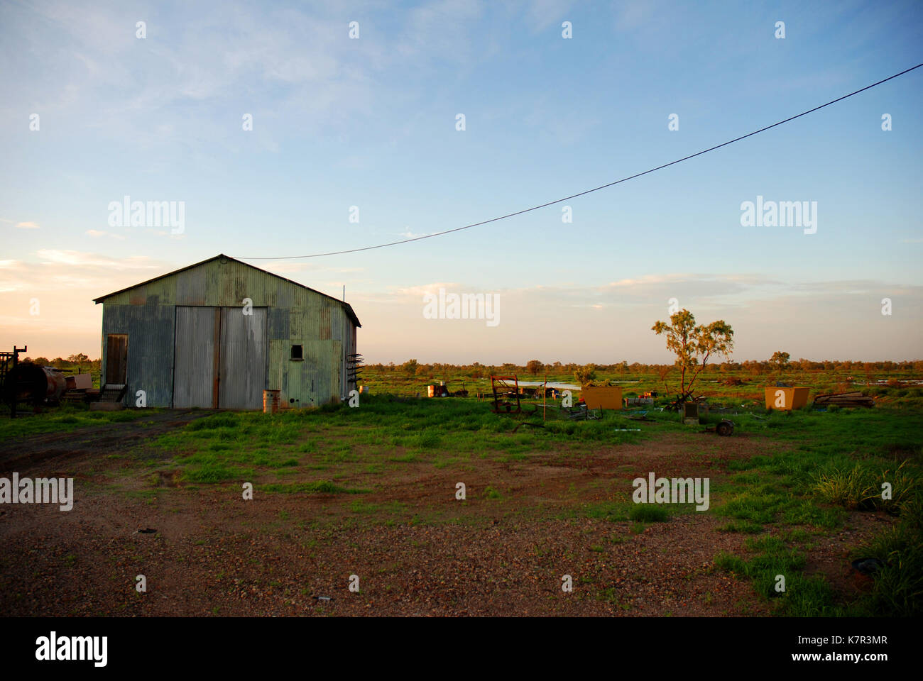 Corrugated iron shed in outback Queensland Stock Photo - Alamy