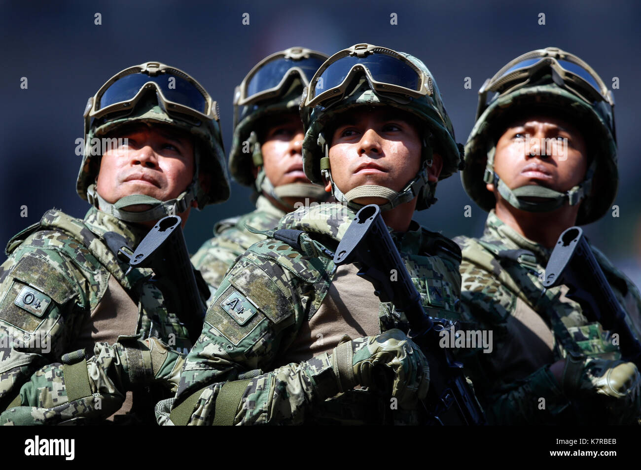 Mexico City, Mexico. 16th Sep, 2017. Members of the Mexican Armed ...