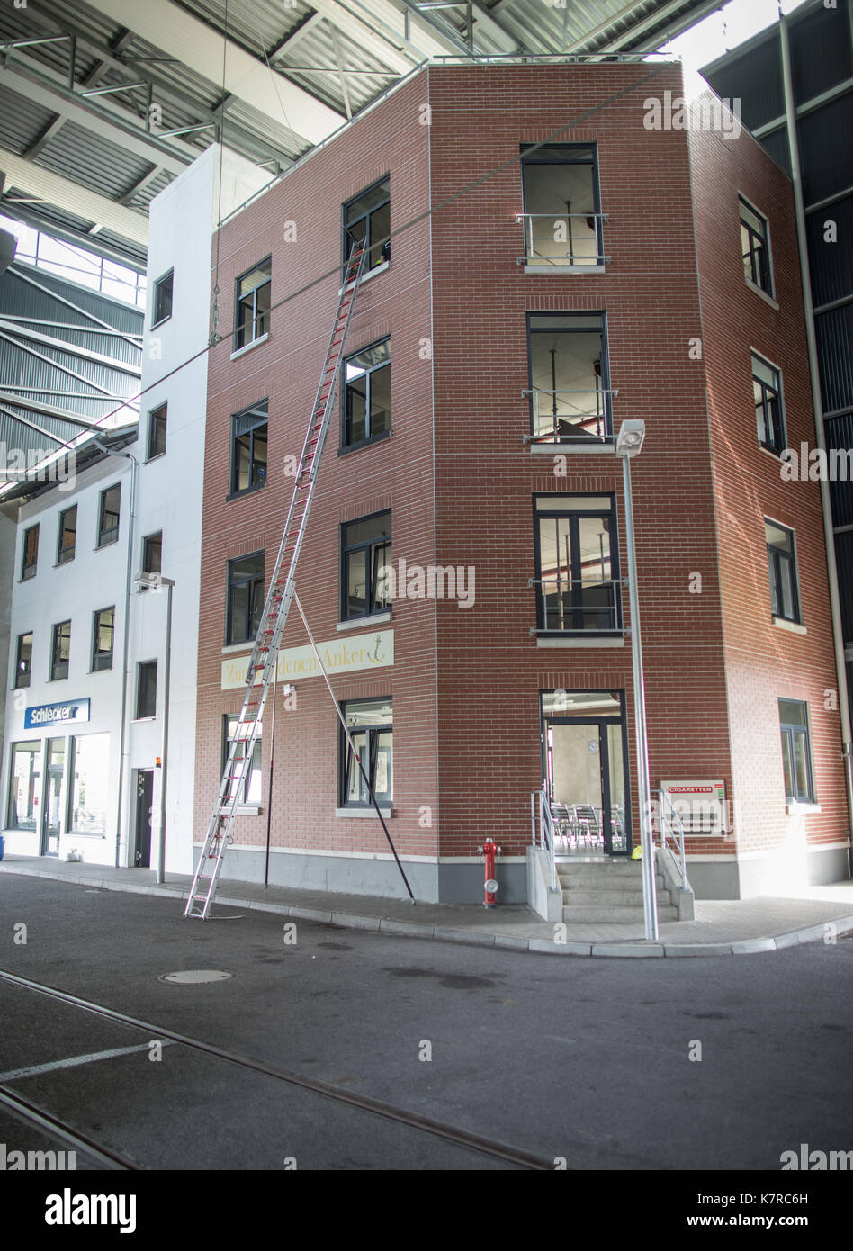 15 story building hi-res stock photography and images - Alamy