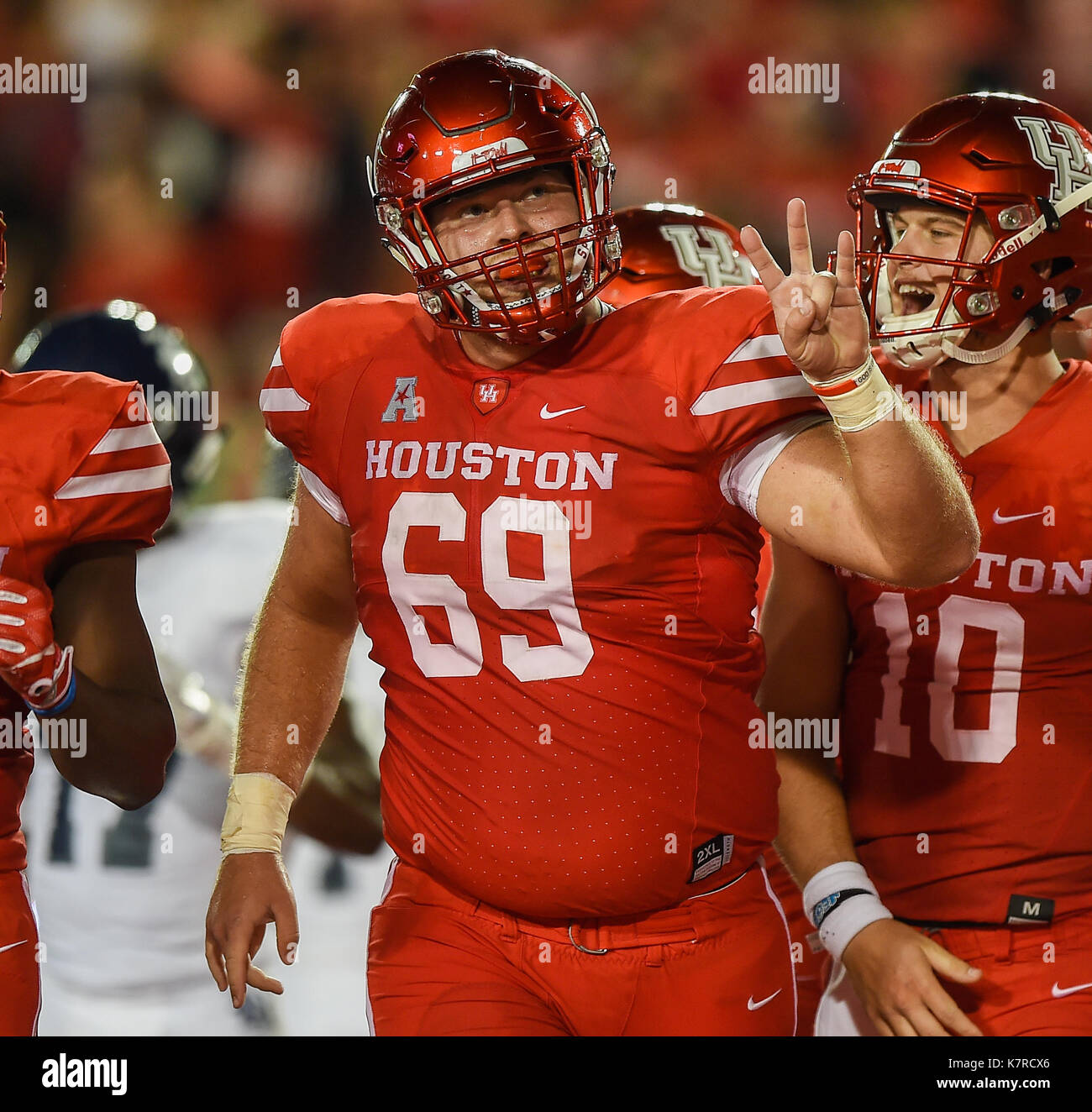 Houston, TX, USA. 16th Sep, 2017. Houston Cougars offensive lineman ...